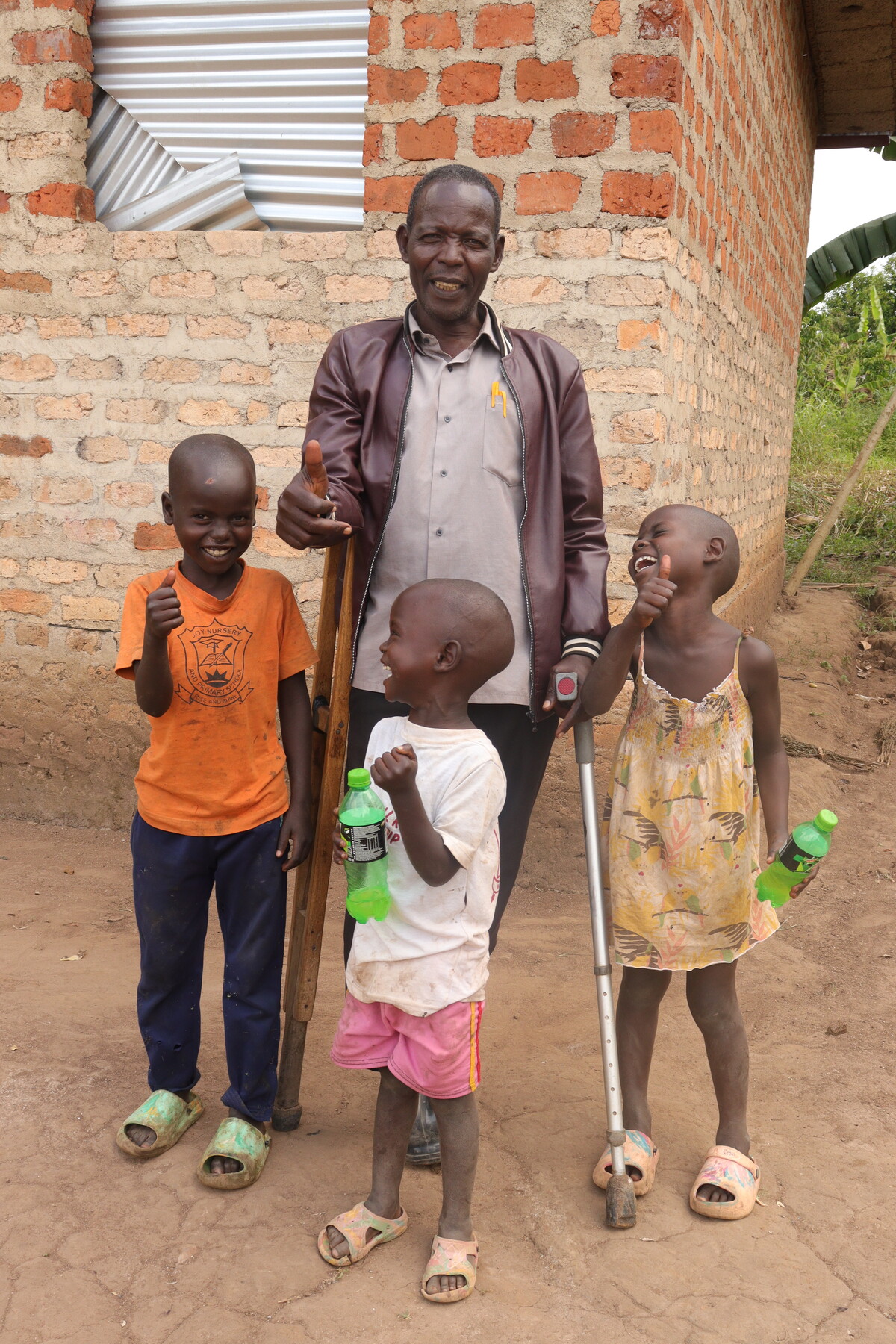 22) Mit Spenden aus Tirol in die Schule: Caritas Tirol